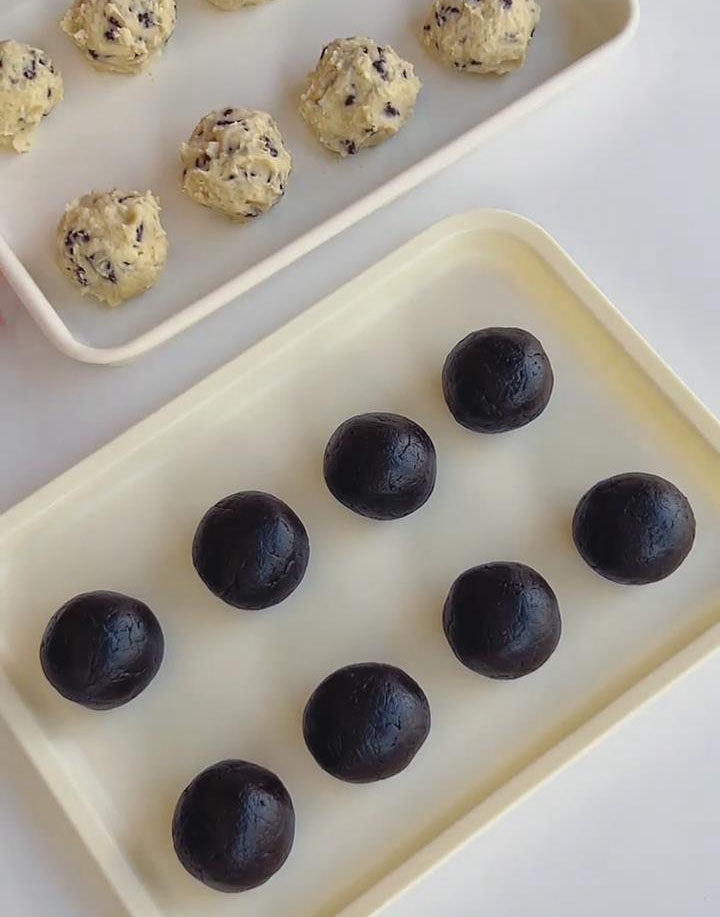 Oreo Cheesecake Mooncakes – A Sweet and Creamy Delight! - Cooking With Chun