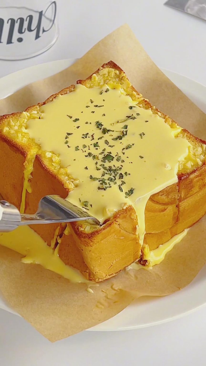Crispy Garlic Butter Cheese Toast - Cooking With Chun