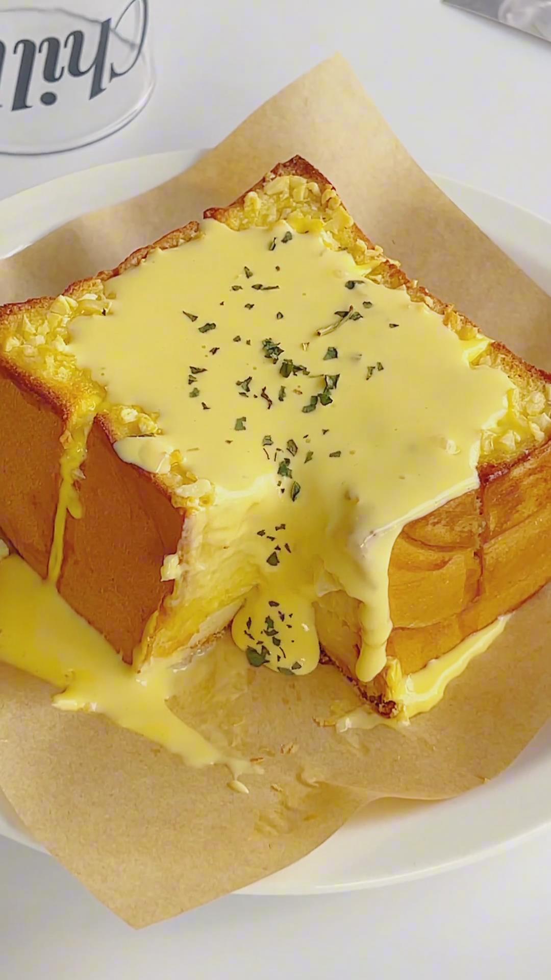 Crispy Garlic Butter Cheese Toast - Cooking With Chun