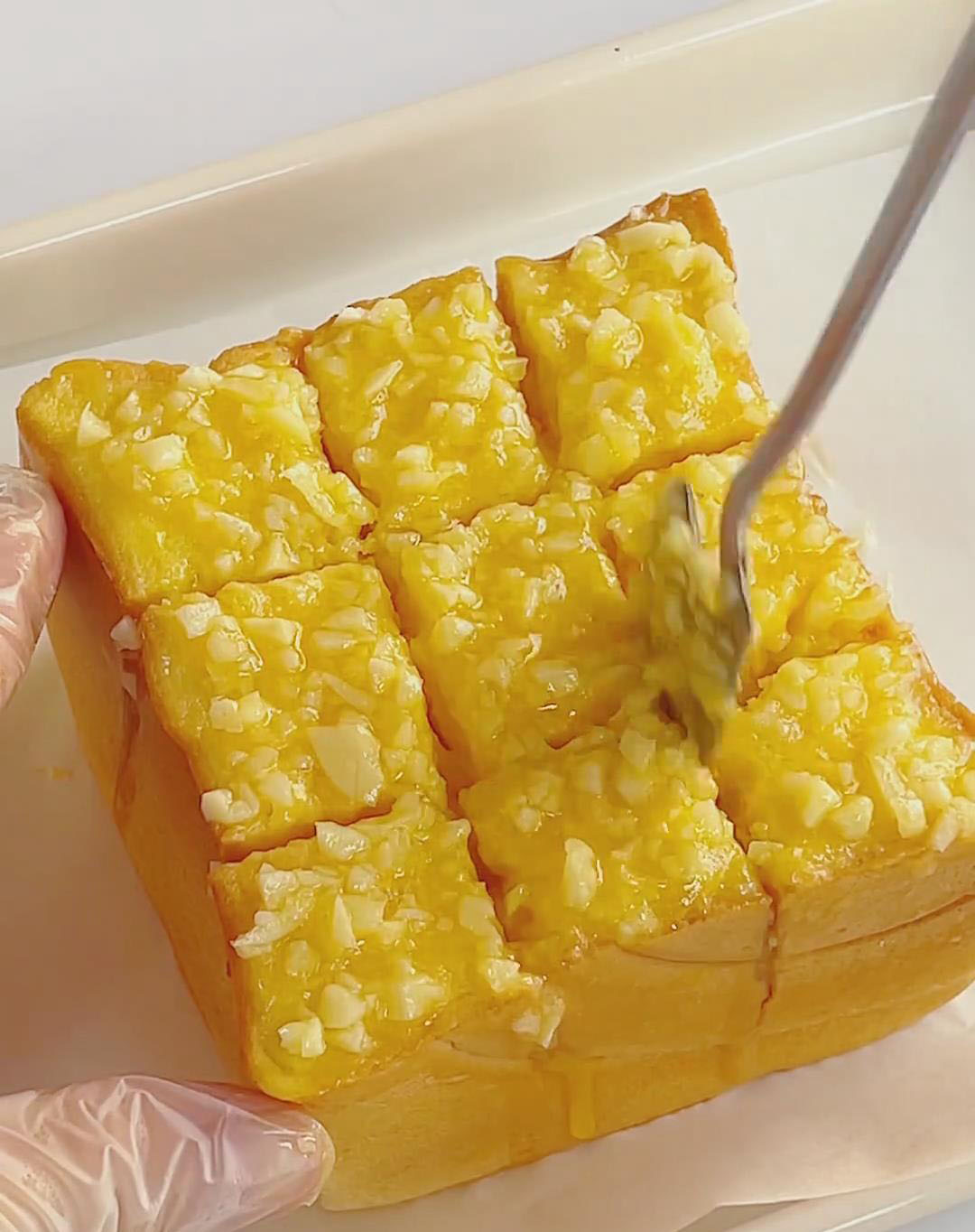 Crispy Garlic Butter Cheese Toast - Cooking With Chun