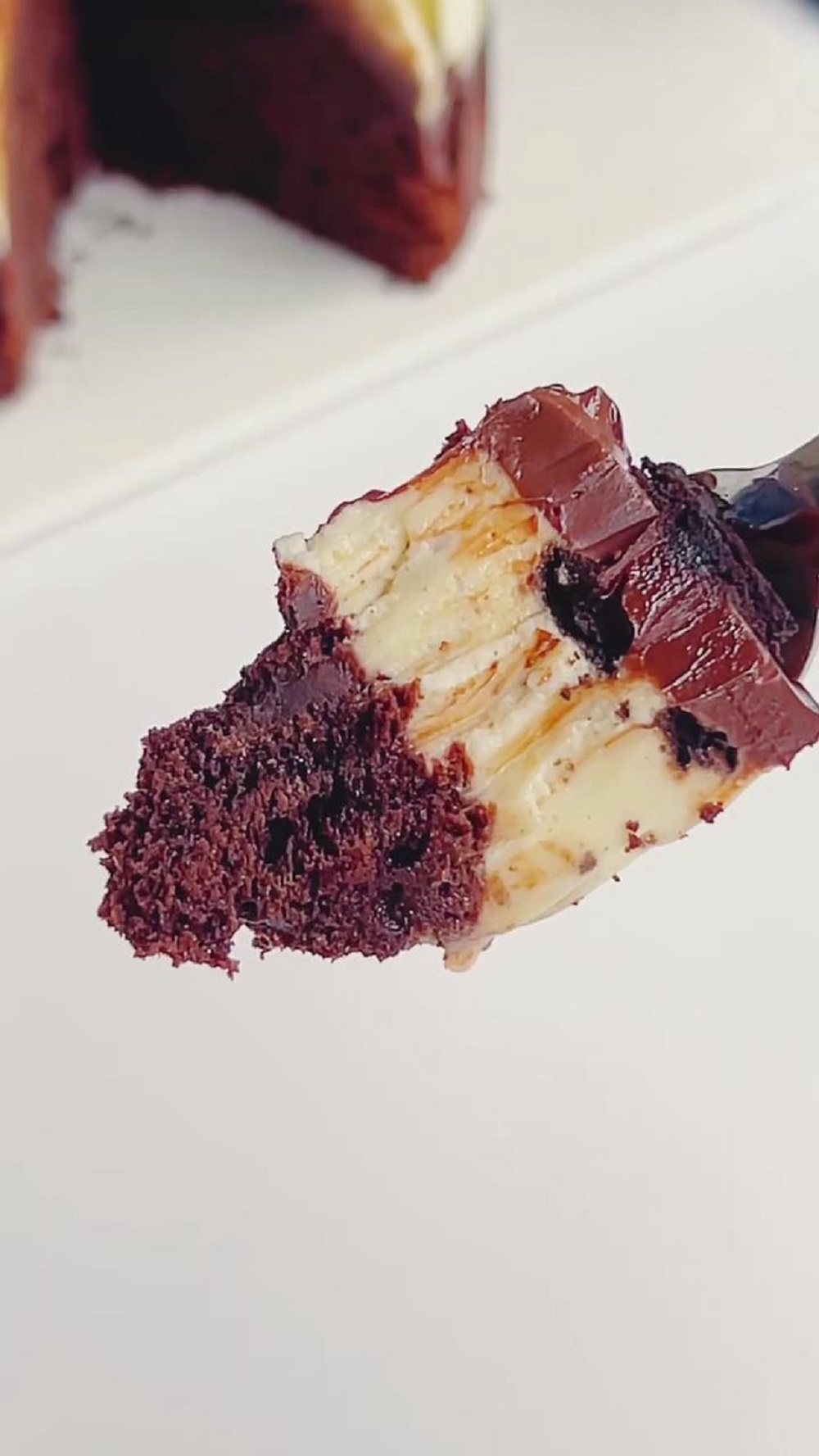 Easy Chocolate Oreo Cheesecake with Ganache - Cooking With Chun