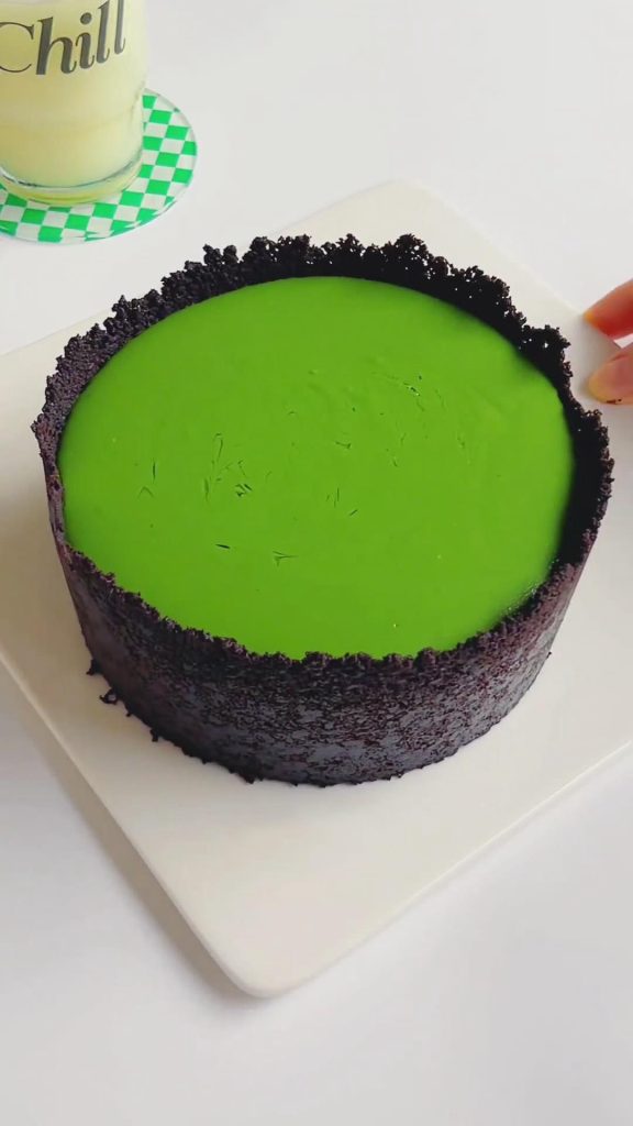 Creamy Matcha Oreo Cheesecake with White Chocolate Topping - Cooking ...