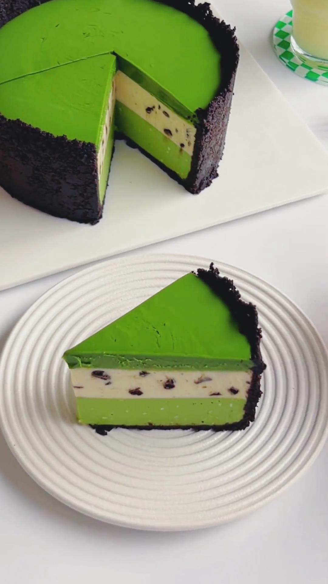 Creamy Matcha Oreo Cheesecake with White Chocolate Topping - Cooking ...