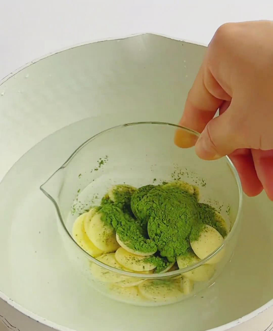 Creamy Matcha Oreo Cheesecake with White Chocolate Topping - Cooking ...
