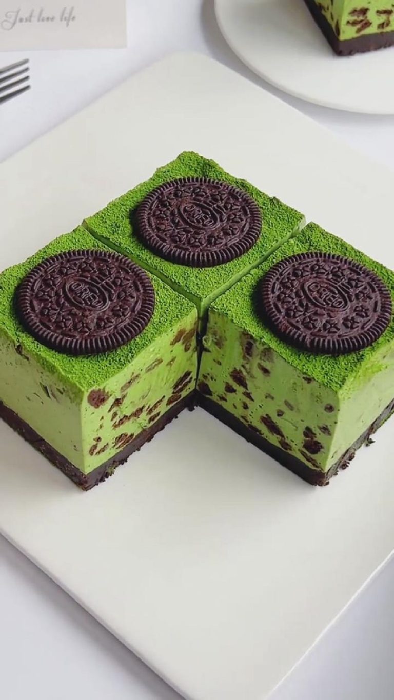 Easy No-Bake Matcha Cheesecake with Oreos - Cooking With Chun