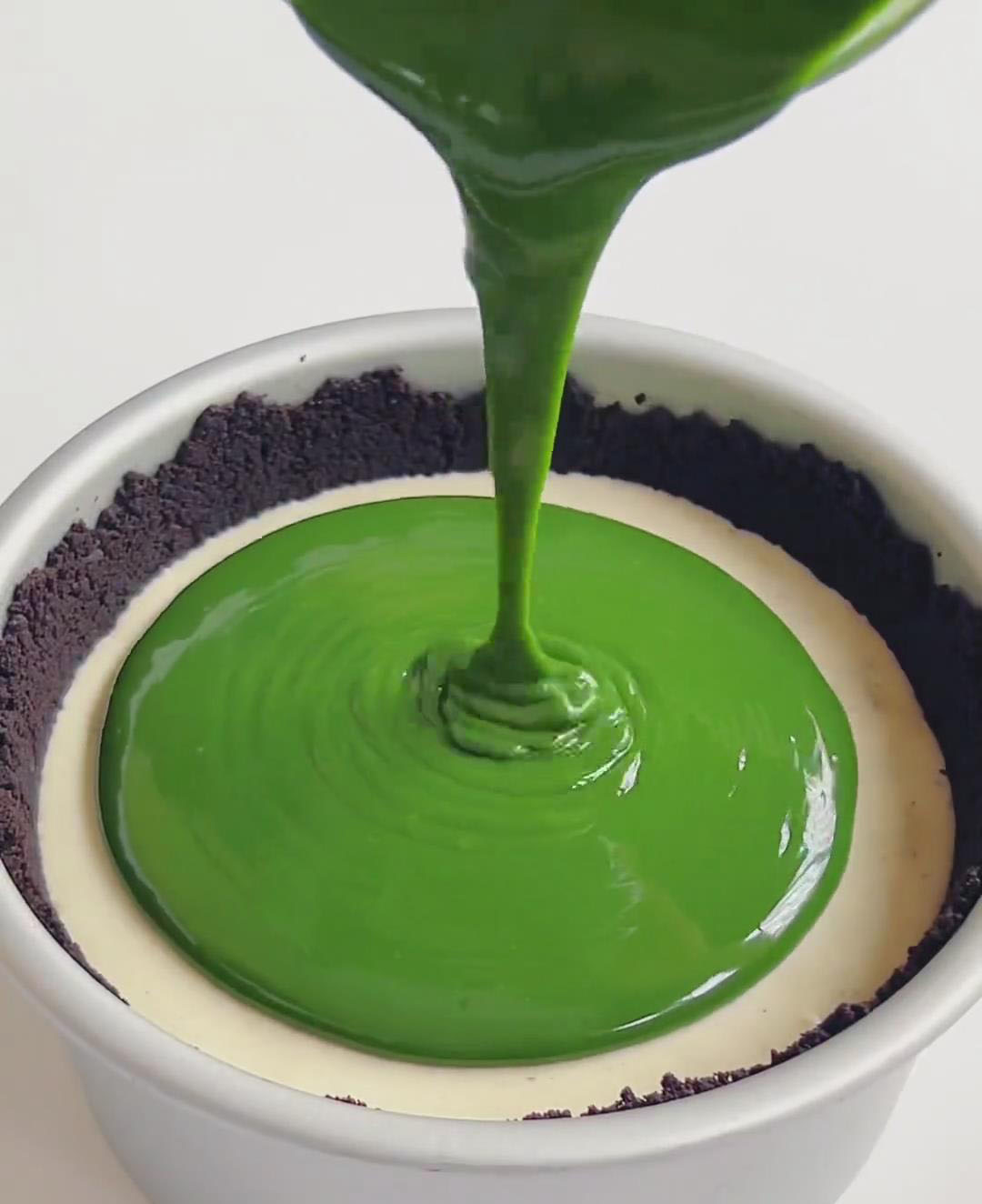 Creamy Matcha Oreo Cheesecake with White Chocolate Topping - Cooking ...