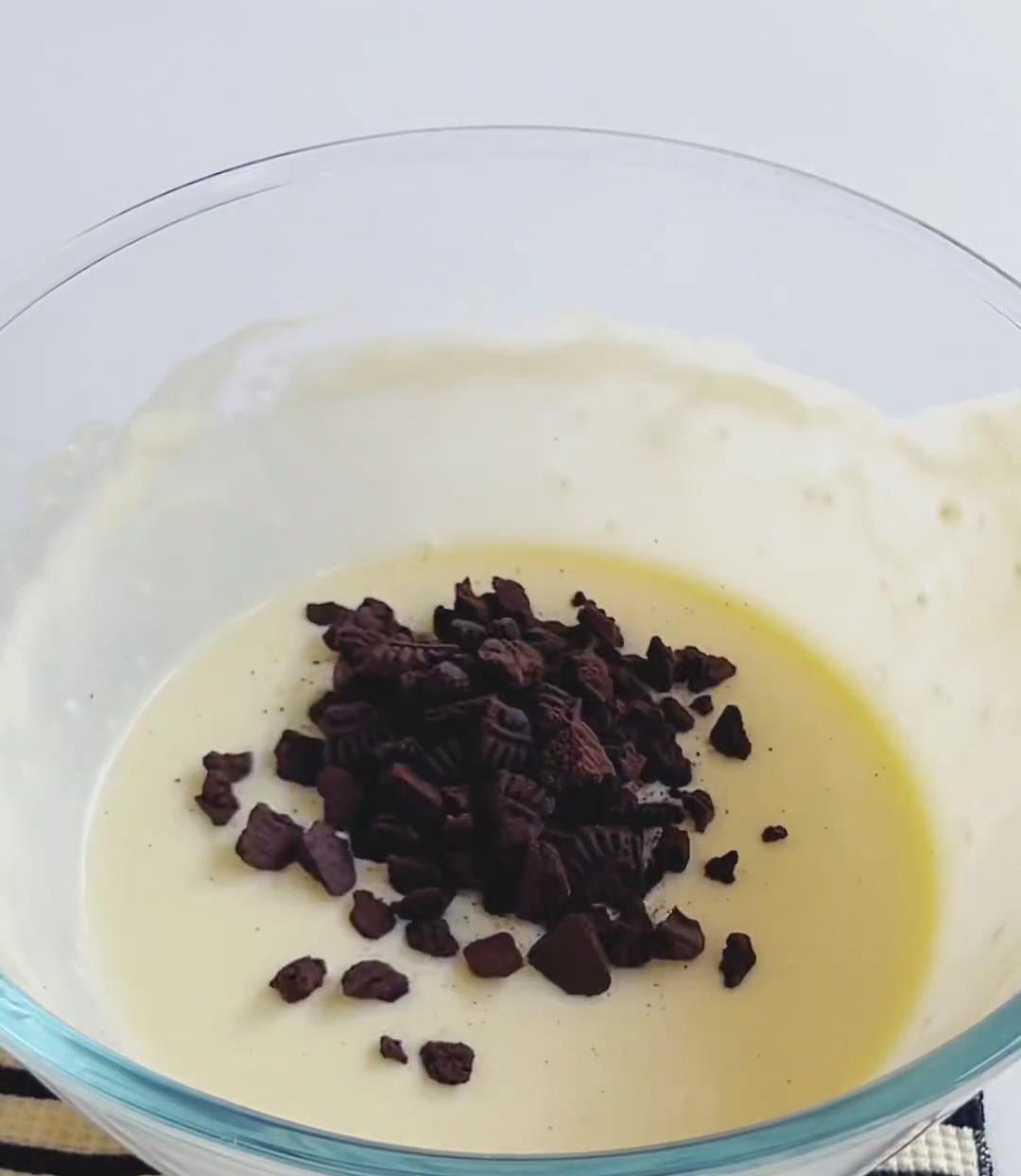 Creamy Matcha Oreo Cheesecake with White Chocolate Topping - Cooking ...