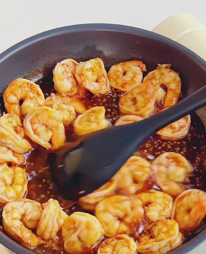 Quick & Juicy Cola Glazed Shrimp - Cooking With Chun
