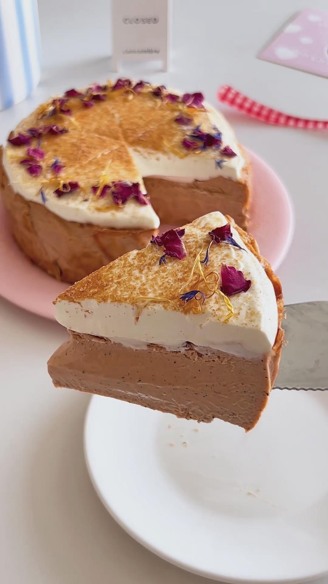 Thai Tea Basque Cheesecake (Rich & Creamy) - Cooking With Chun