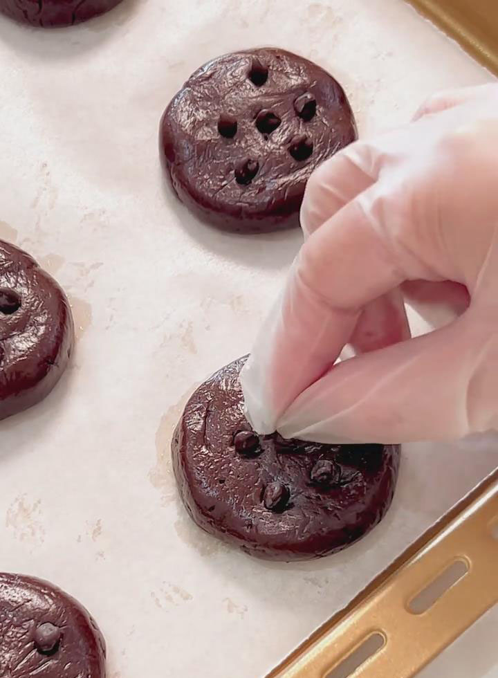 Molten Chocolate Chip Cookies - Cooking With Chun