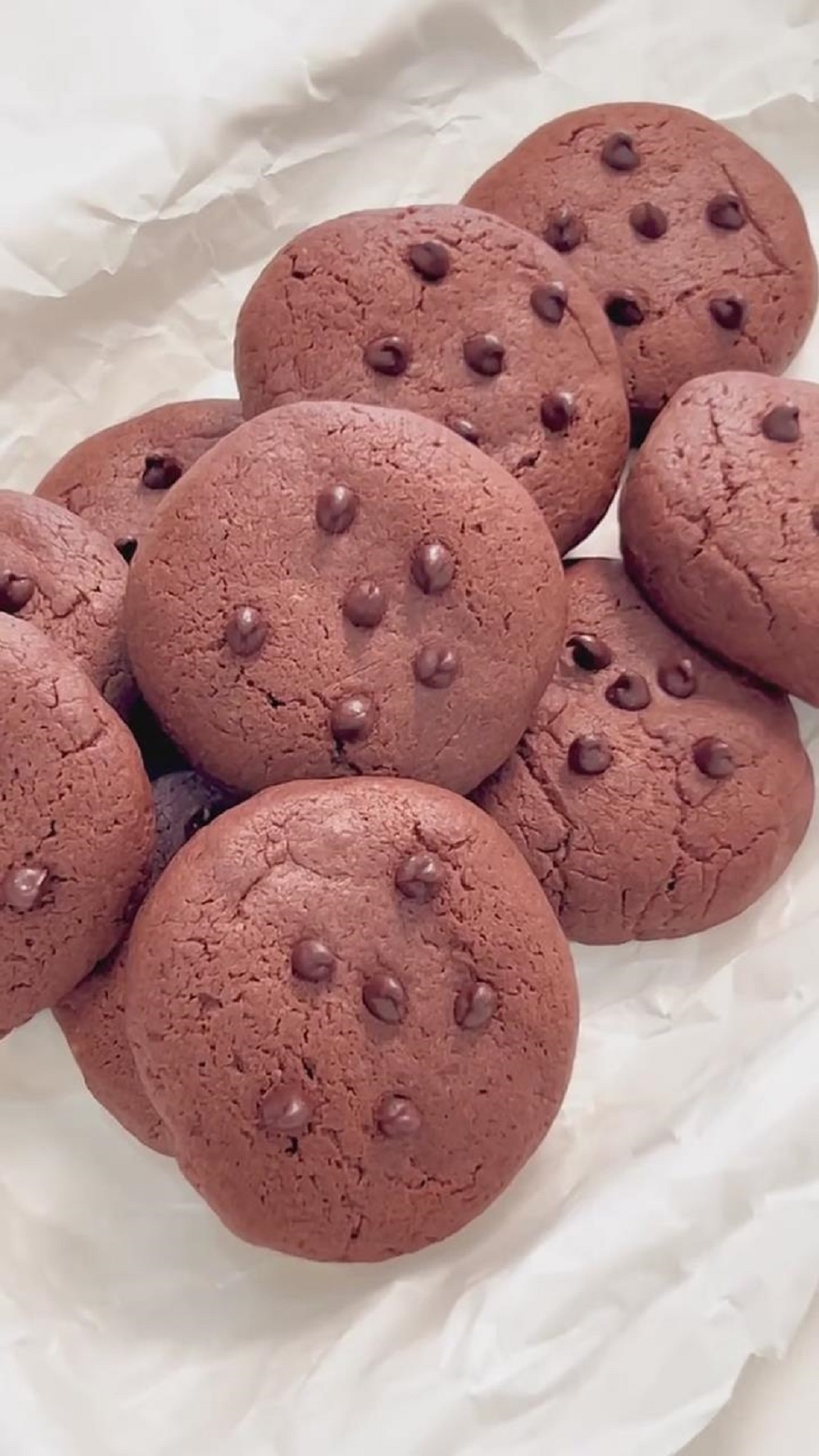 Molten Chocolate Chip Cookies - Cooking With Chun