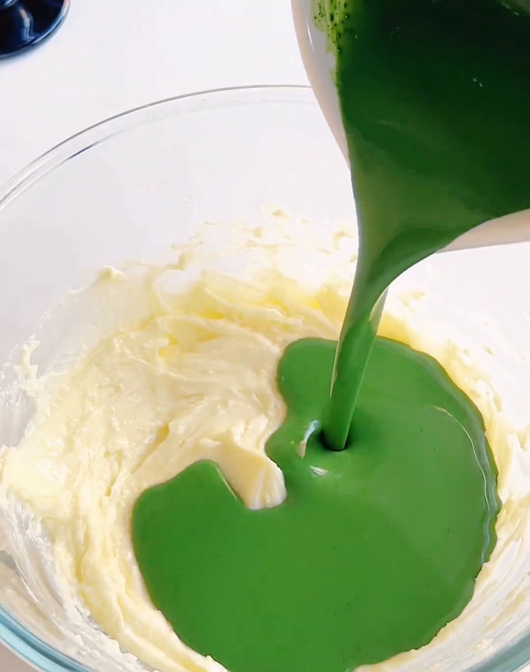 No-Bake Matcha Oreo Cheesecake (Ice Cream–Like Texture) - Cooking With Chun