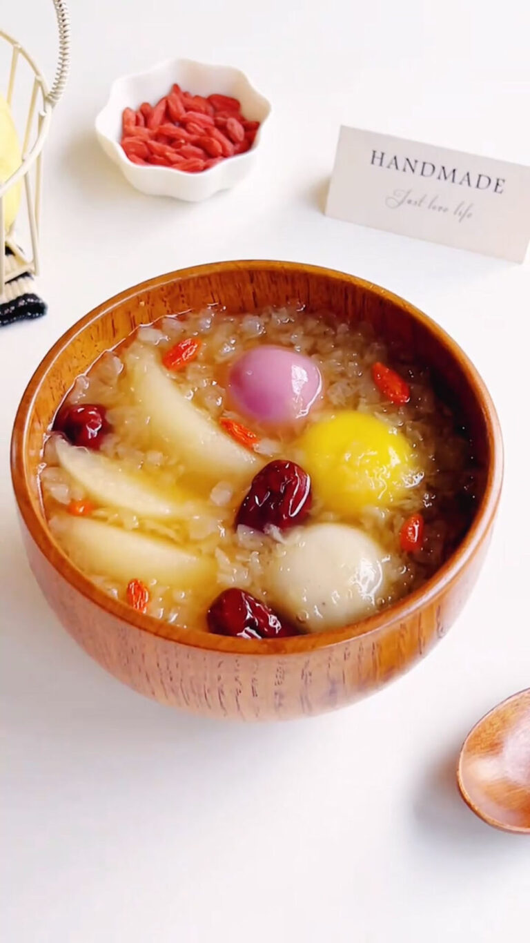 Snow Pear & White Fungus Dessert Soup with Glutinous Rice Balls ...